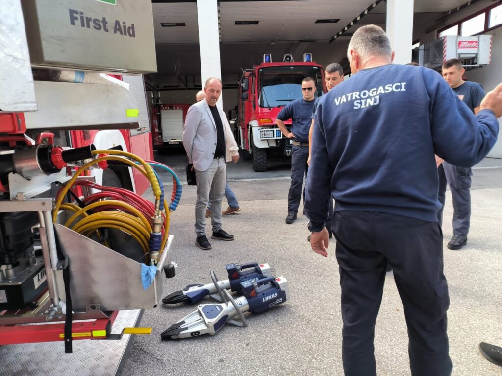 Sinj uložio u naprednu opremu za JVP, gradonačelnik posjetio vatrogasce ...
