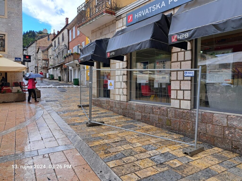 Grad Sinj poduzima mjere zaštite na Trgu Kralja Tomislava zbog ...